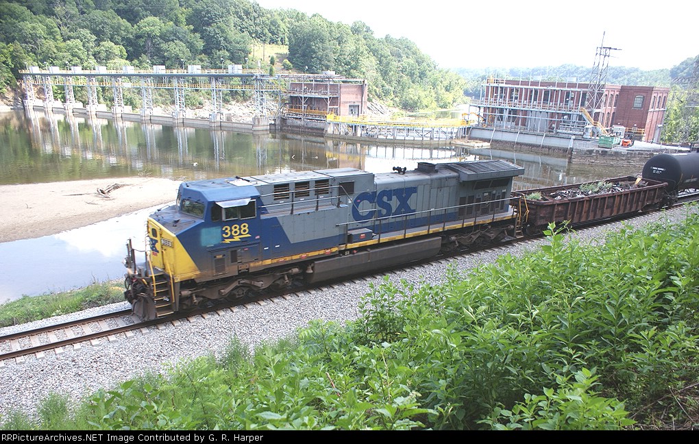 Q30315 with a single oonit, CSXT 388, passes the filling up Reusens pond